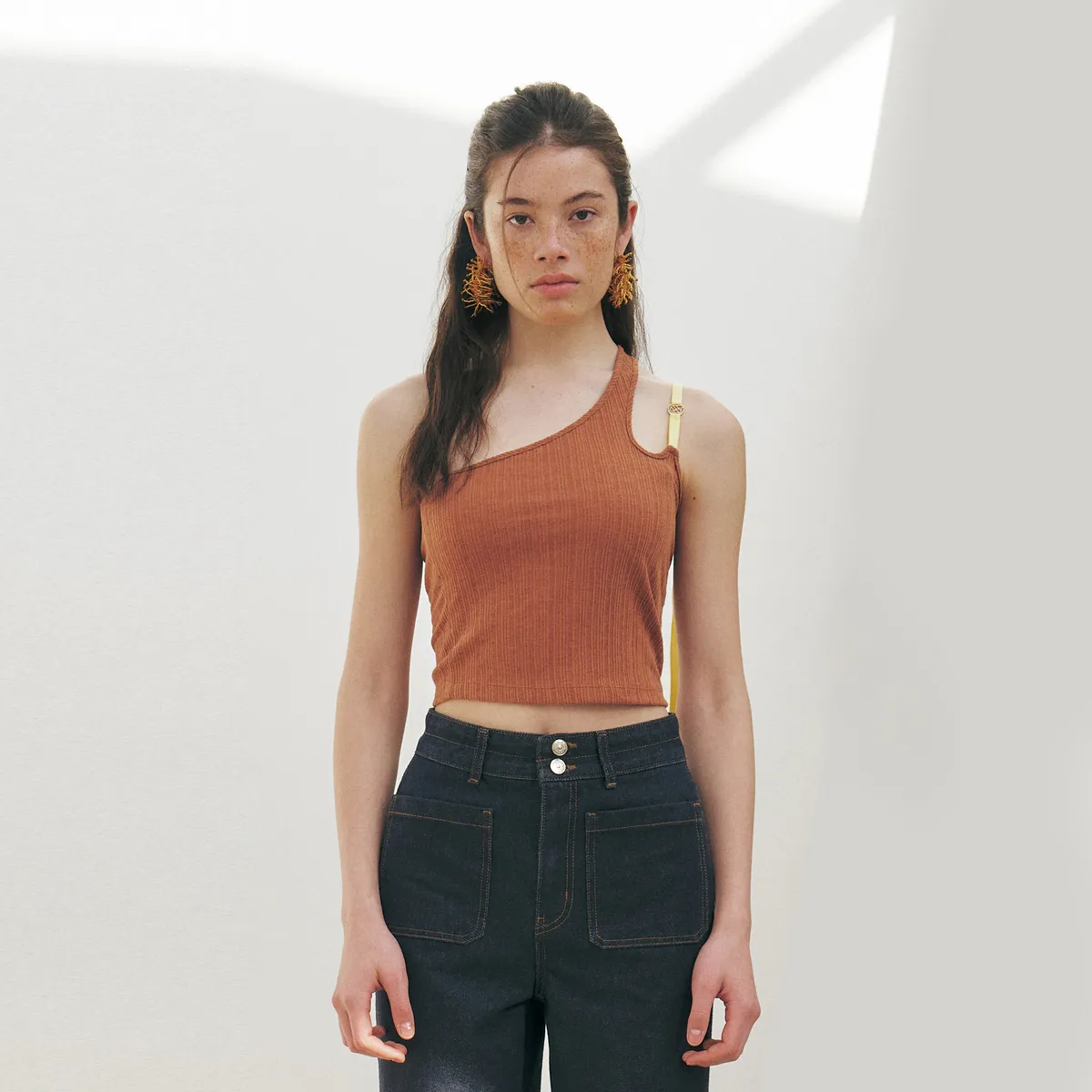 One Shoulder Strap Top, Brick - 감도 깊은 취향 셀렉트샵 29CM