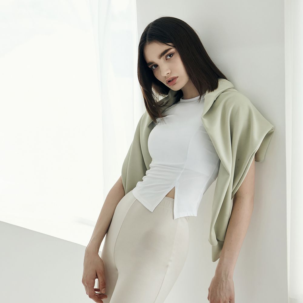 여성 요가복 DEVI-T0093-화이트 필라테스 웨이크 슬릿 반팔티 - 감도 깊은 취향 셀렉트샵 29CM