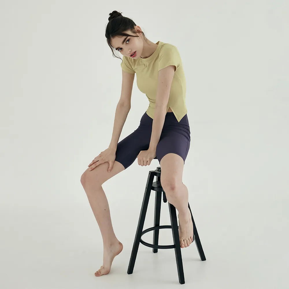 웨이크 슬릿 반팔티 DEVI-T0093-라이트 머스타드 - 감도 깊은 취향 셀렉트샵 29CM