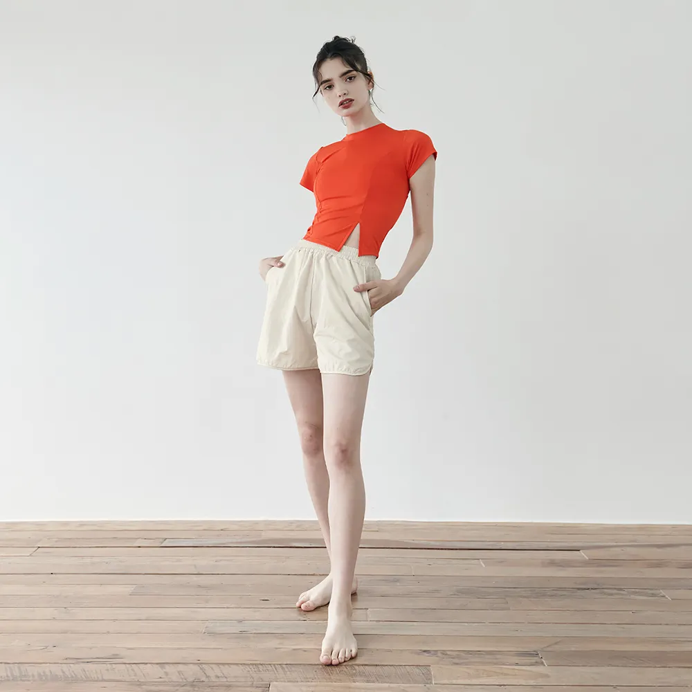 여성 요가복 DEVI-T0093-스칼렛 필라테스 웨이크 슬릿 반팔티 - 감도 깊은 취향 셀렉트샵 29CM