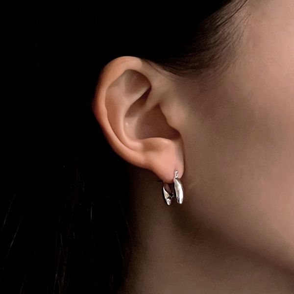 [925 silver] dark night earring - 감도 깊은 취향 셀렉트샵 29CM