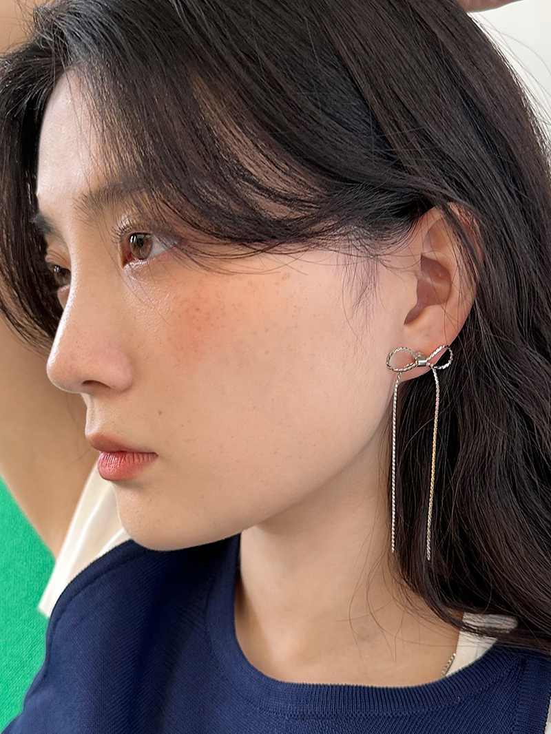 ribbon chain earring - 감도 깊은 취향 셀렉트샵 29CM