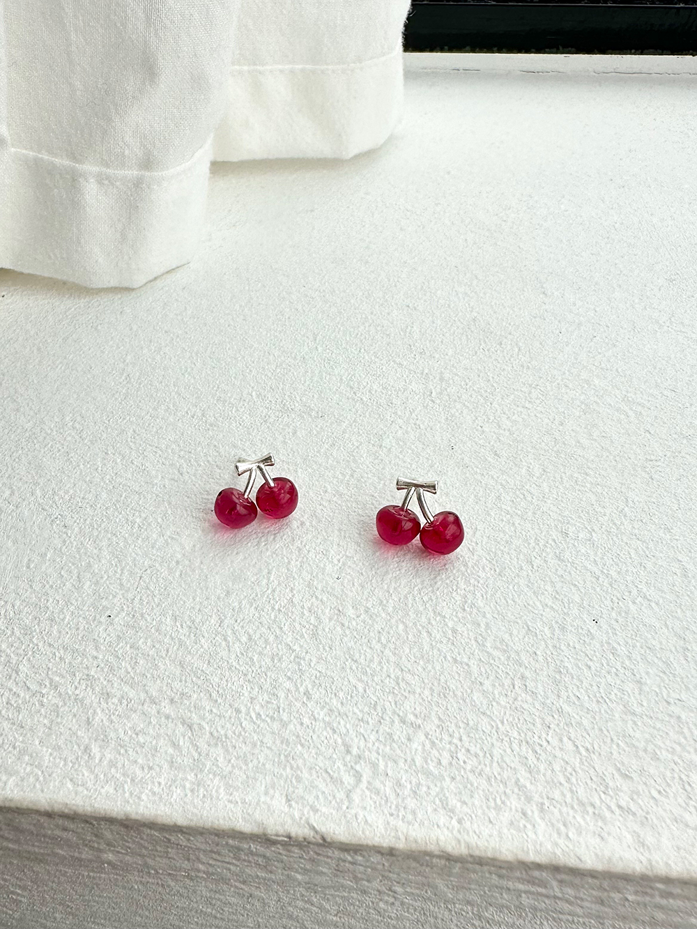 [silver925] cherry earring - 감도 깊은 취향 셀렉트샵 29CM