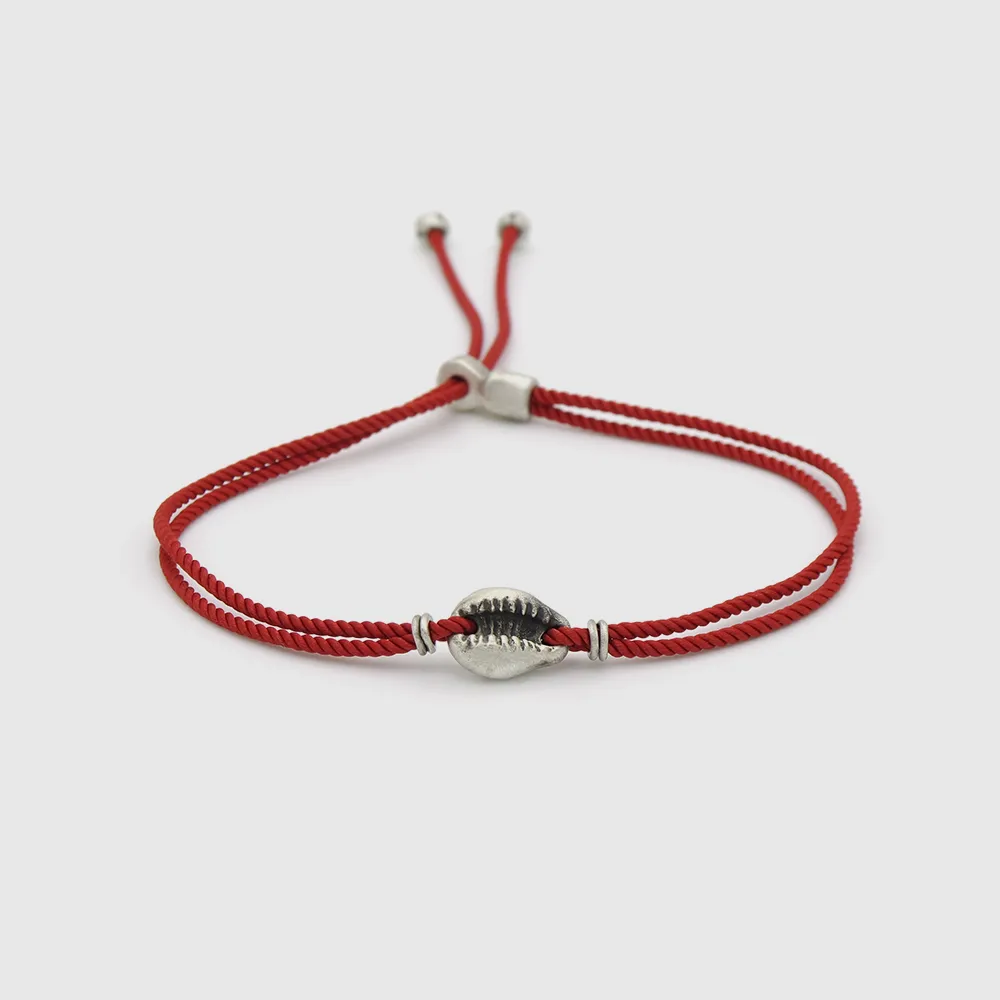 Shell string bracelet (red) - 감도 깊은 취향 셀렉트샵 29CM