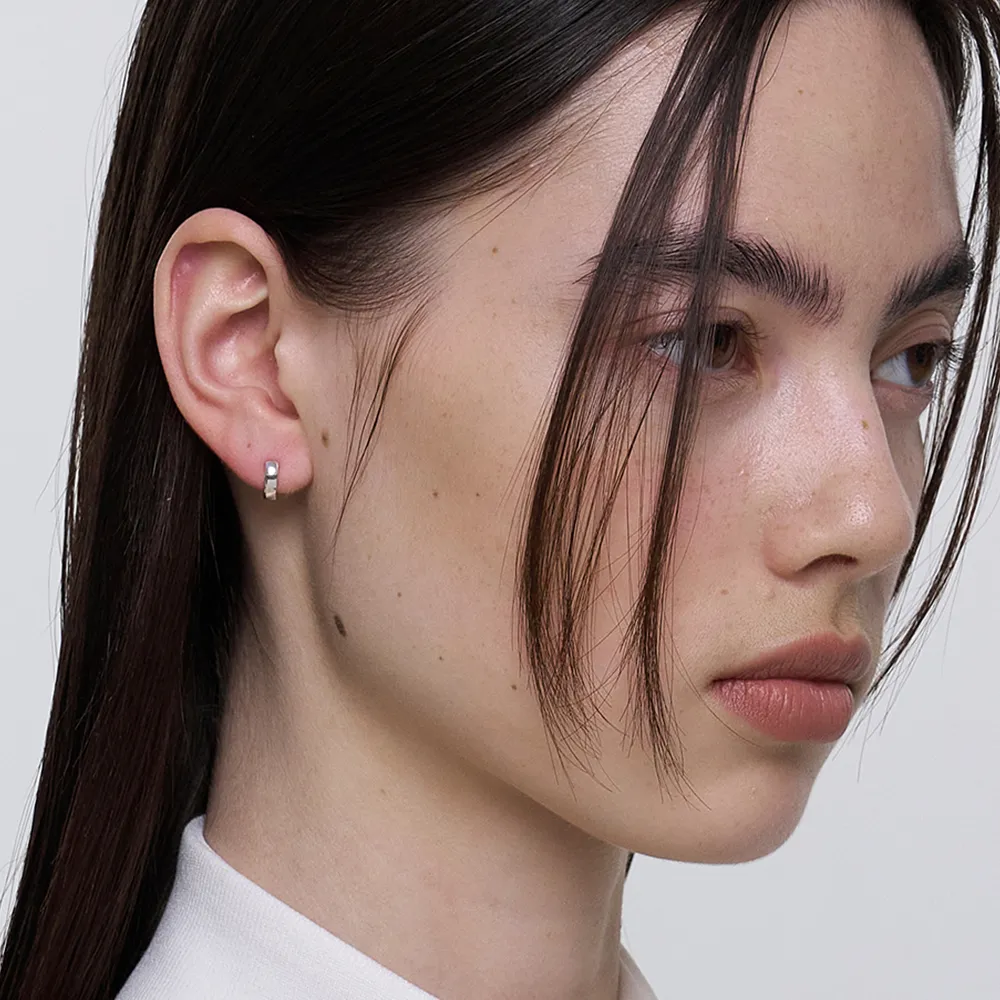 [단독]ME SMALL HOOP EARRINGS (MEDIUM) - 감도 깊은 취향 셀렉트샵 29CM