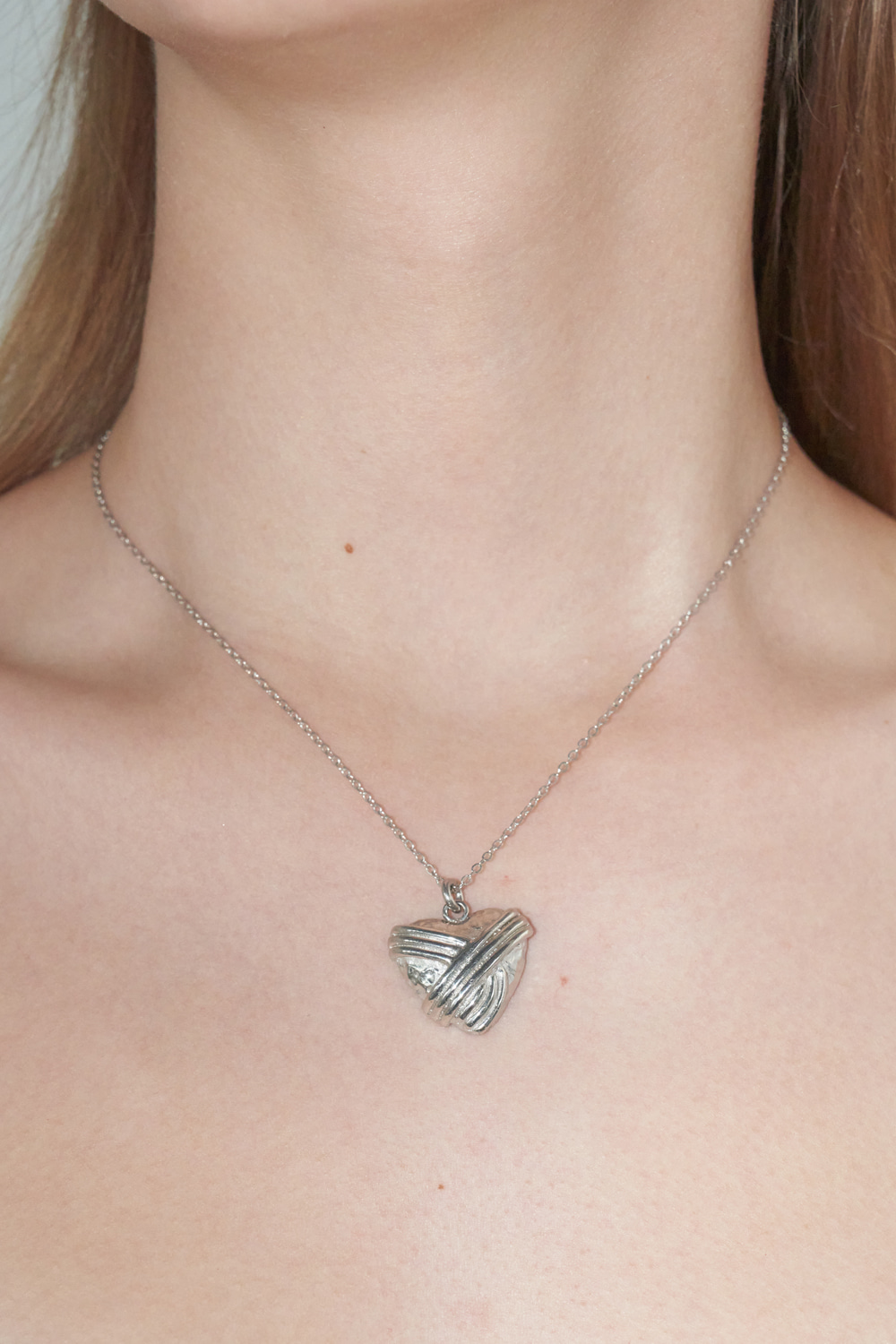 Huggy Heart Necklace - 감도 깊은 취향 셀렉트샵 29CM