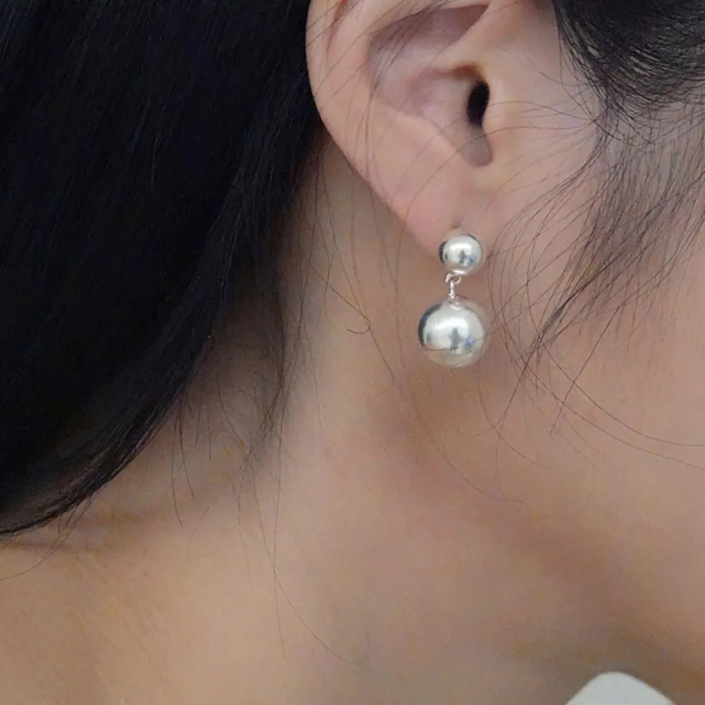 Duo silver ball drop earrings - 감도 깊은 취향 셀렉트샵 29CM