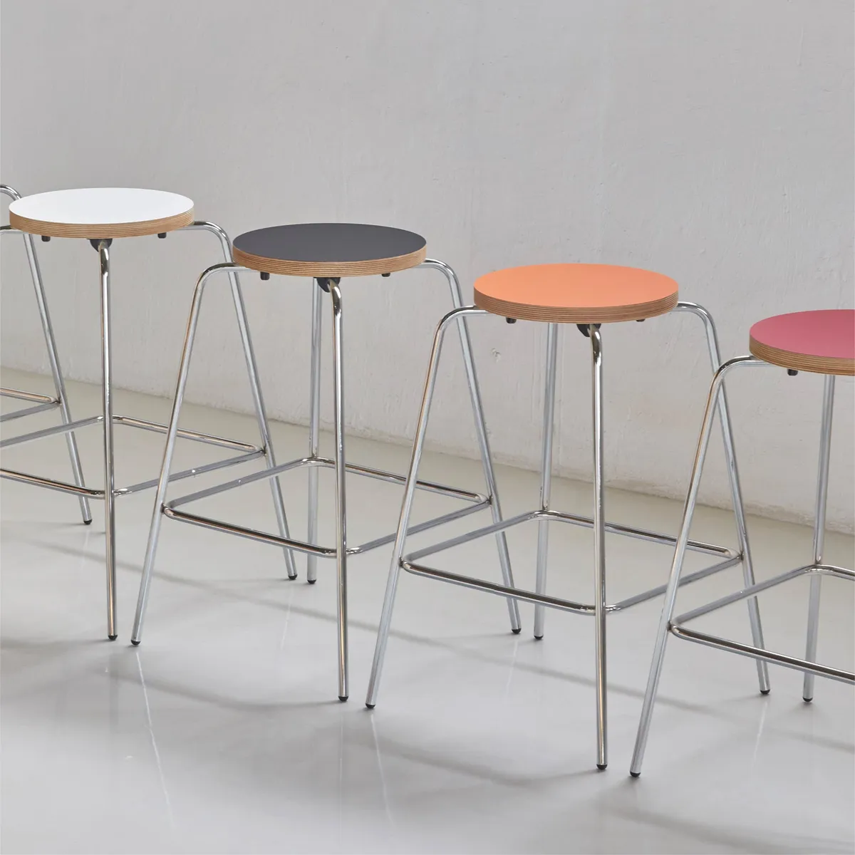 Oliver Bar Stool - 감도 깊은 취향 셀렉트샵 29CM