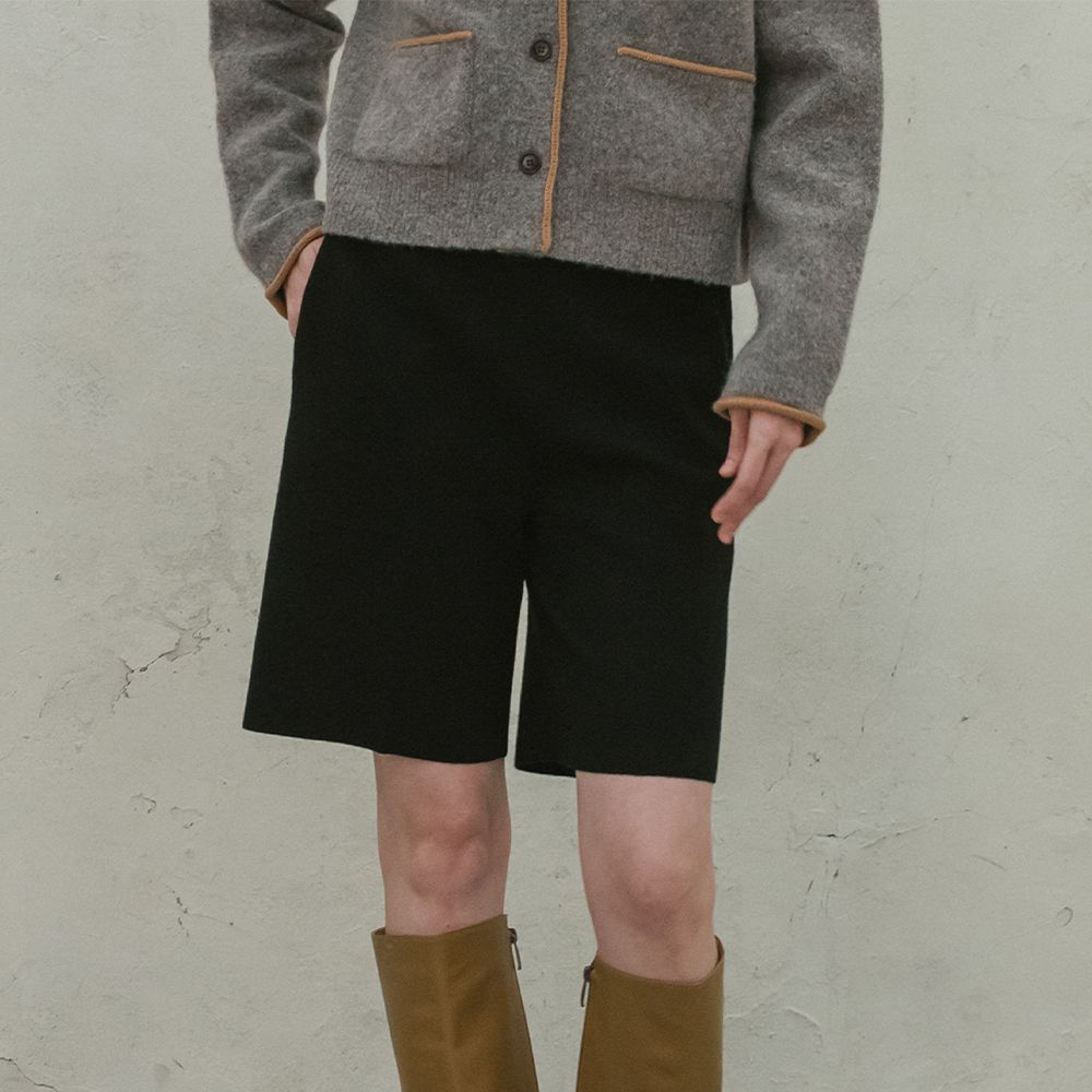 WOOL BLENDED HALF SLACKS - BLACK - 감도 깊은 취향 셀렉트샵 29CM