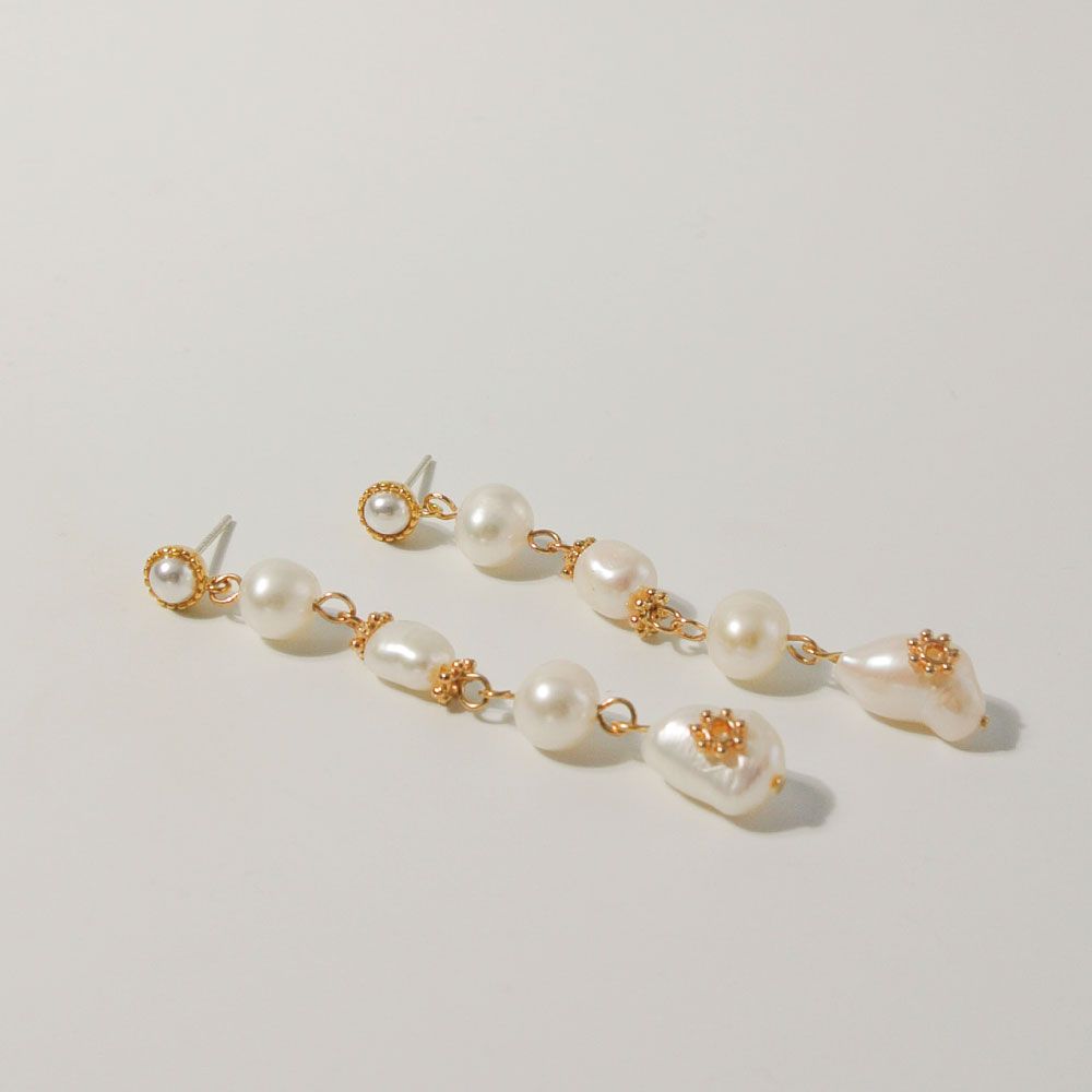 Vintage & Four Pearl Drop Earrings - 감도 깊은 취향 셀렉트샵 29CM