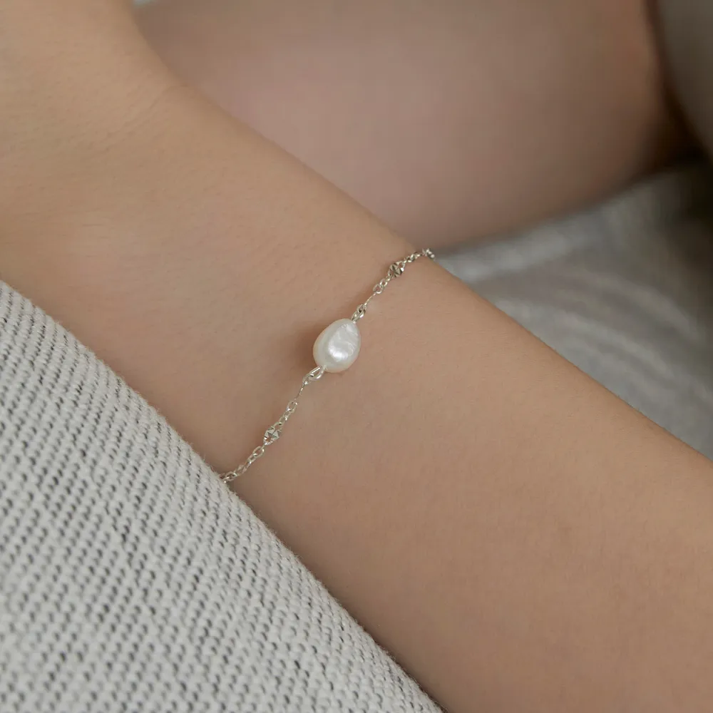 Delilah 담수진주 은 팔찌 (925실버) - 감도 깊은 취향 셀렉트샵 29CM