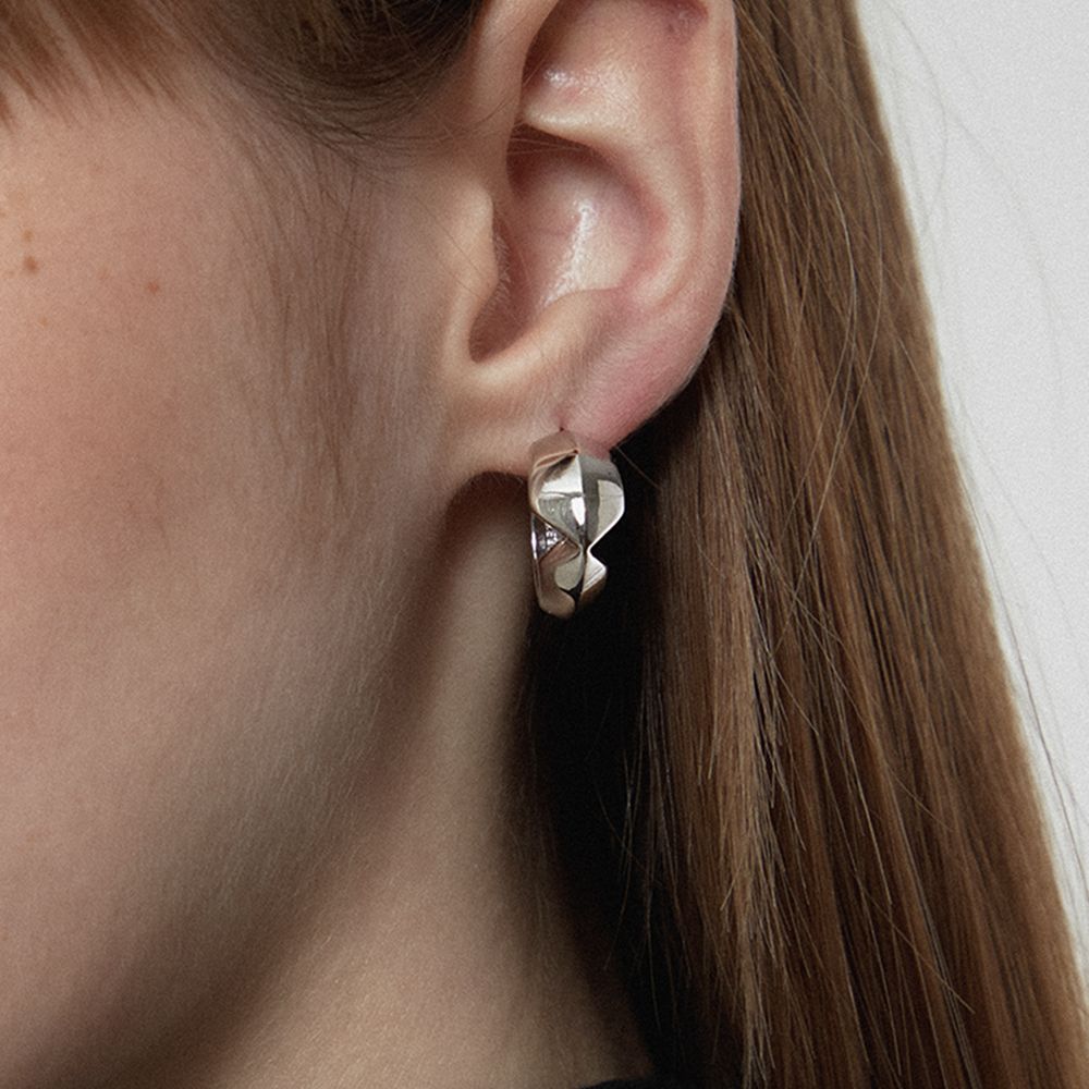 FANTASY SPARKLE BOLD EARRING(RHODIUM) - 감도 깊은 취향 셀렉트샵 29CM