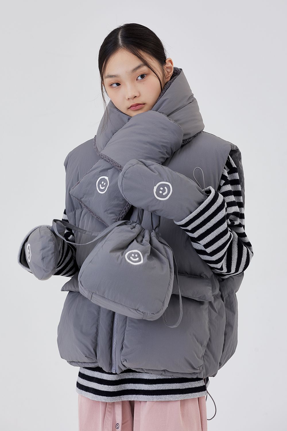 PADDING MUFFLER HAPPY LOVE GREY - 감도 깊은 취향 셀렉트샵 29CM