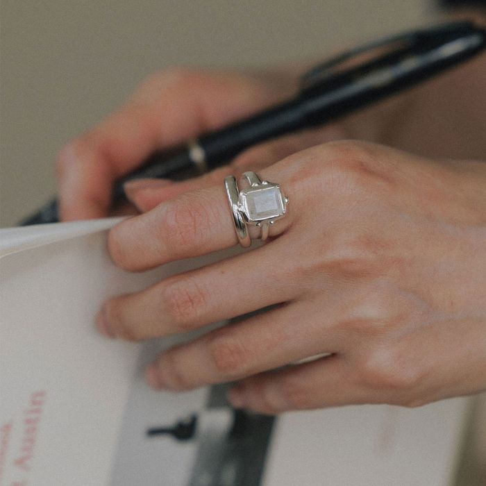 Square Moonstone Ring - 감도 깊은 취향 셀렉트샵 29CM