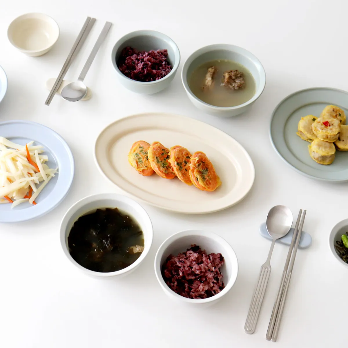 사티느 2인 식기세트 12P 파스텔 - 감도 깊은 취향 셀렉트샵 29CM