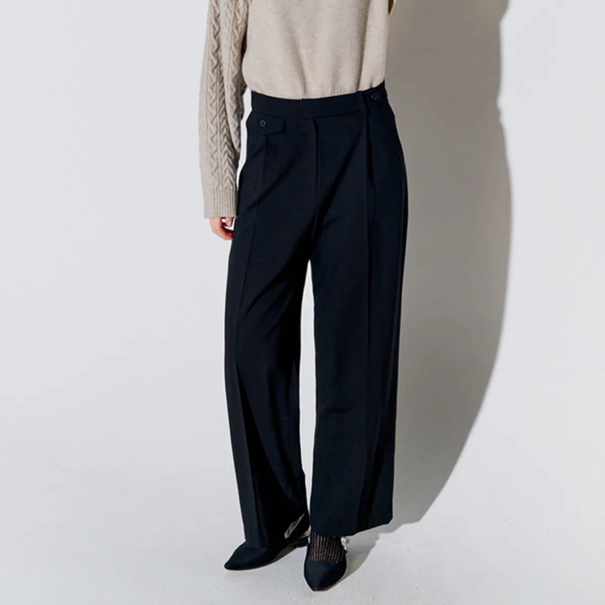 Button Point Wool Pintuck Wide Slacks Black - 감도 깊은 취향 셀렉트샵 29CM