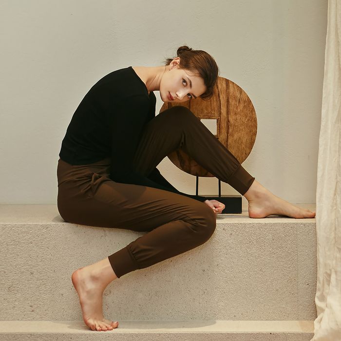 여성 요가복 DEVI-T0095-블랙 필라테스 릴리즈 꼬임 롱슬리브 - 감도 깊은 취향 셀렉트샵 29CM