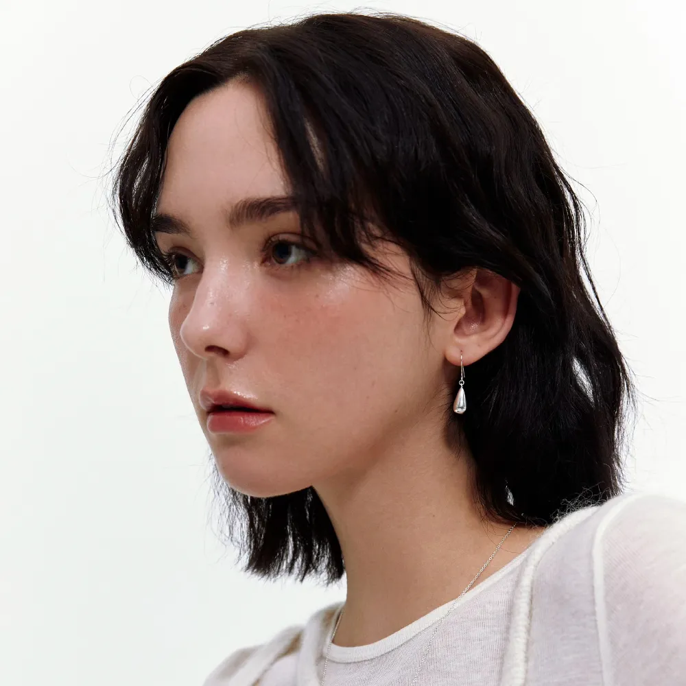 Water drop earrings (2 colors) - 감도 깊은 취향 셀렉트샵 29CM