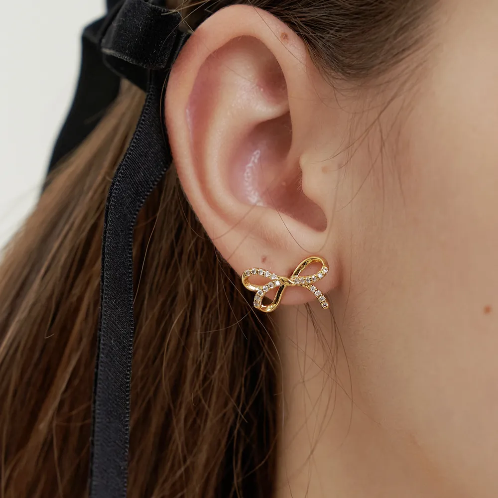 Volume ribbon Earring - 감도 깊은 취향 셀렉트샵 29CM