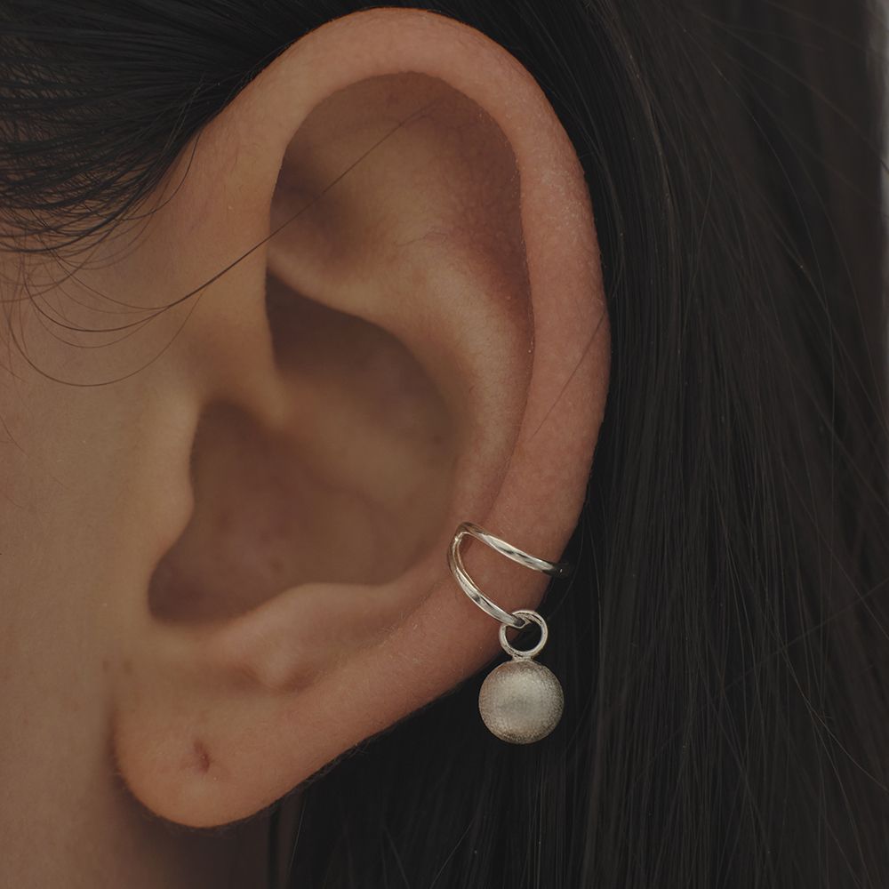 petit ball earcuff - 감도 깊은 취향 셀렉트샵 29CM