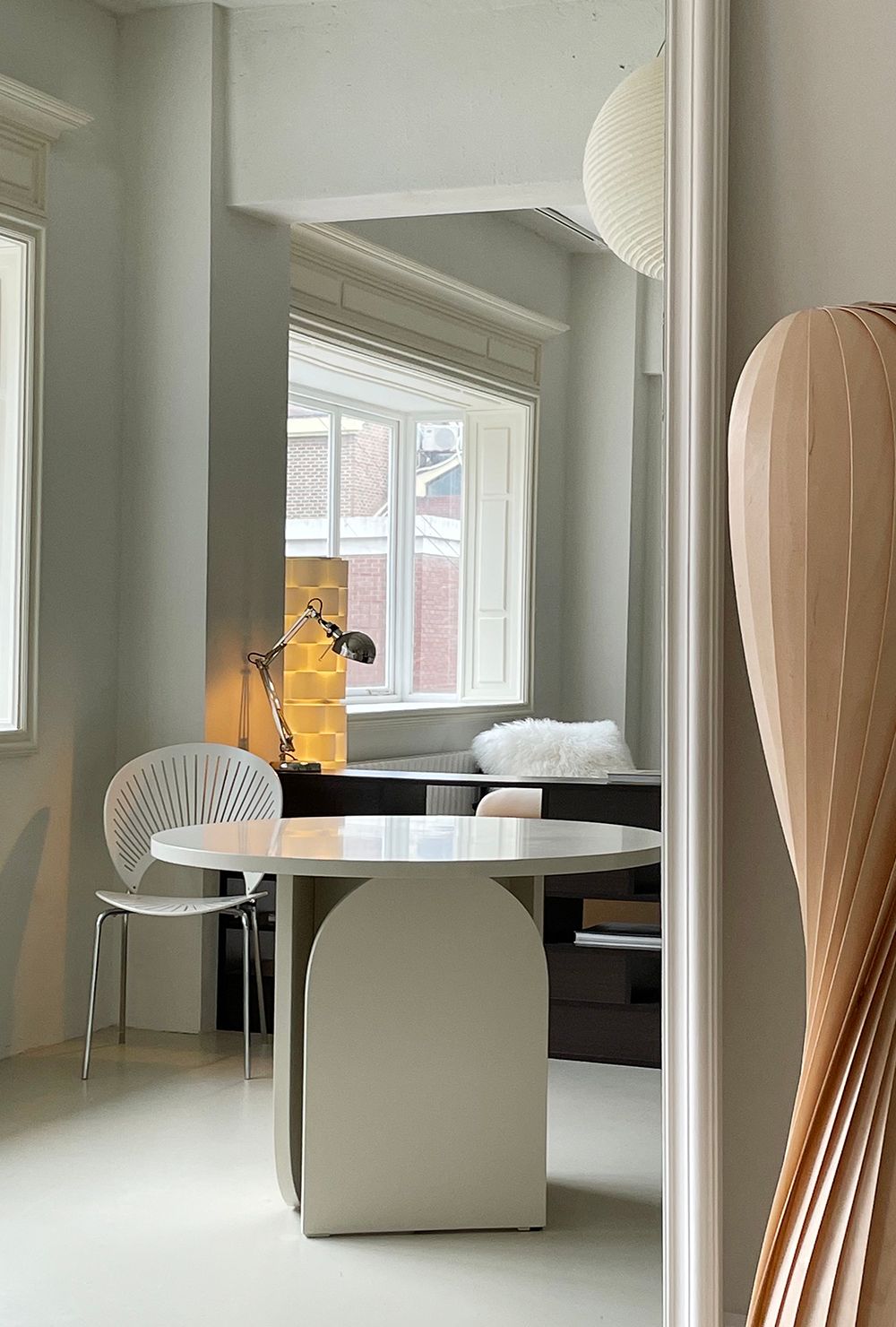 MARTIA dining table / dove 마티아 다이닝 원형 식탁 테이블 - 감도 깊은 취향 셀렉트샵 29CM