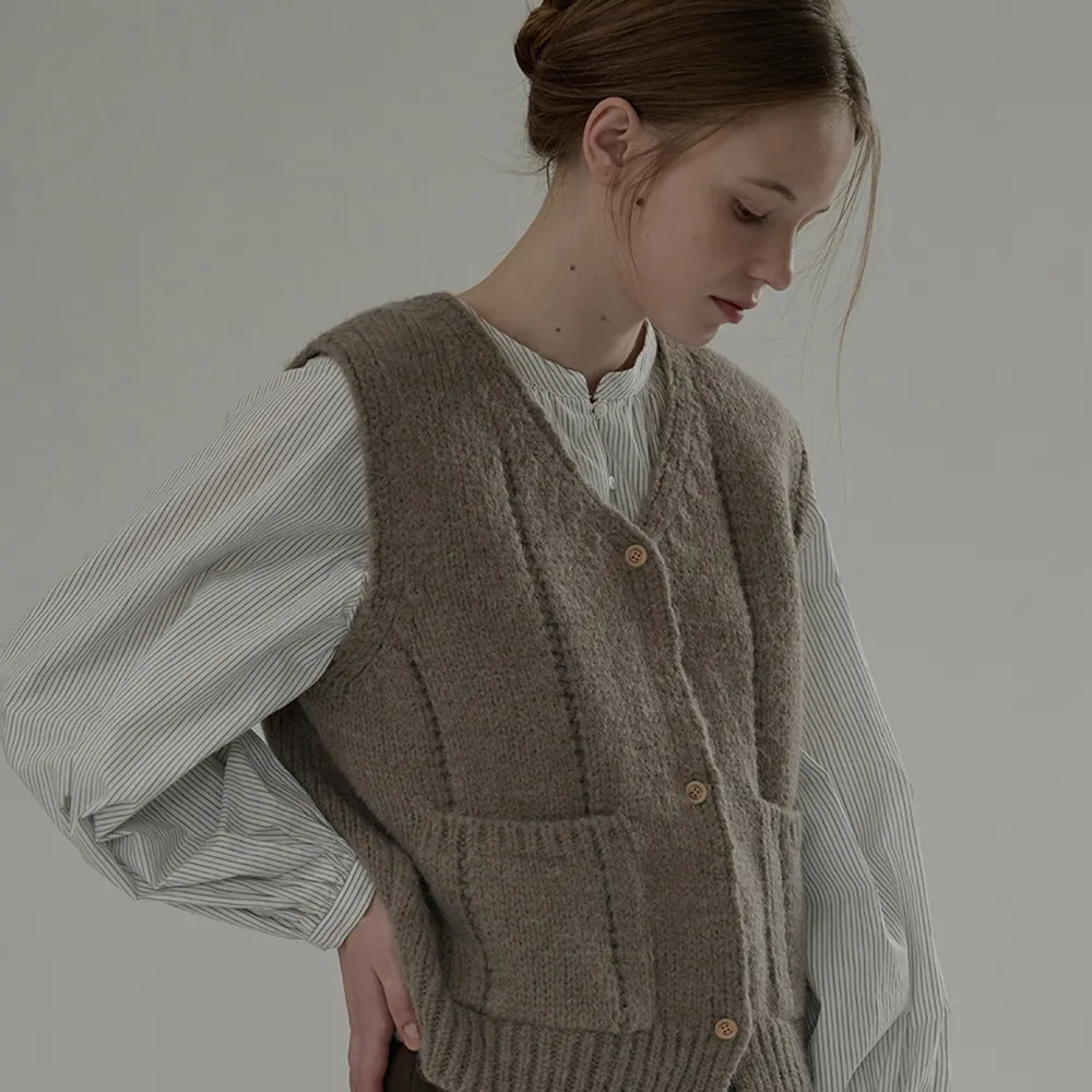 Walnut knit vest (greige) - 감도 깊은 취향 셀렉트샵 29CM