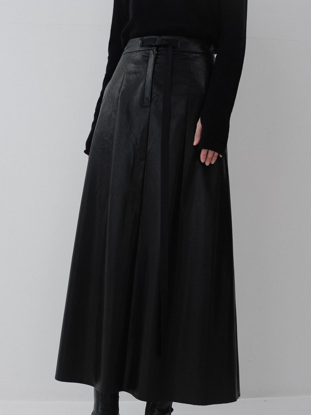 TABITHA LONG ECO LEATHER SKIRT (BLACK) - 감도 깊은 취향 셀렉트샵 29CM