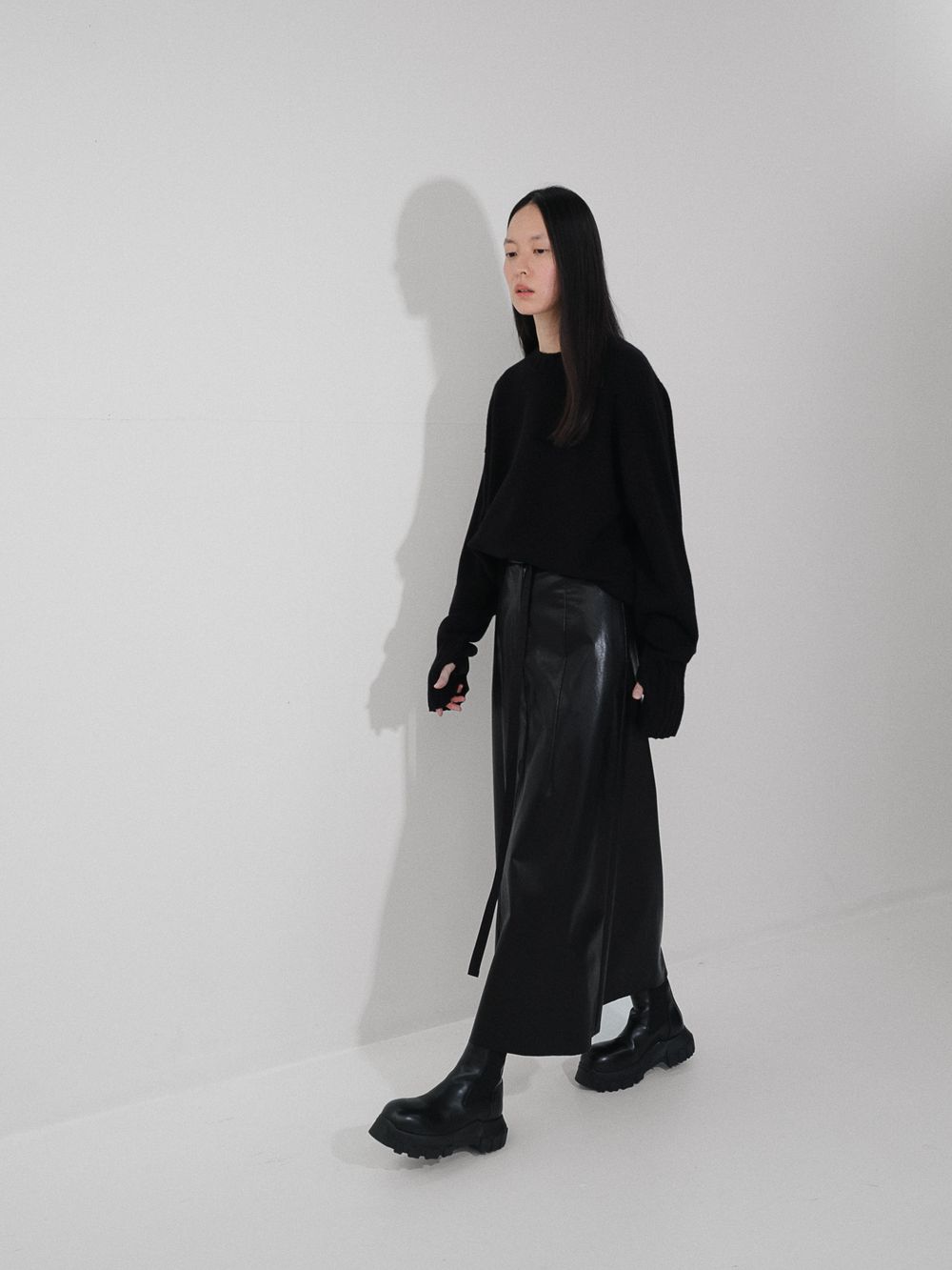 TABITHA LONG ECO LEATHER SKIRT (BLACK) - 감도 깊은 취향 셀렉트샵 29CM