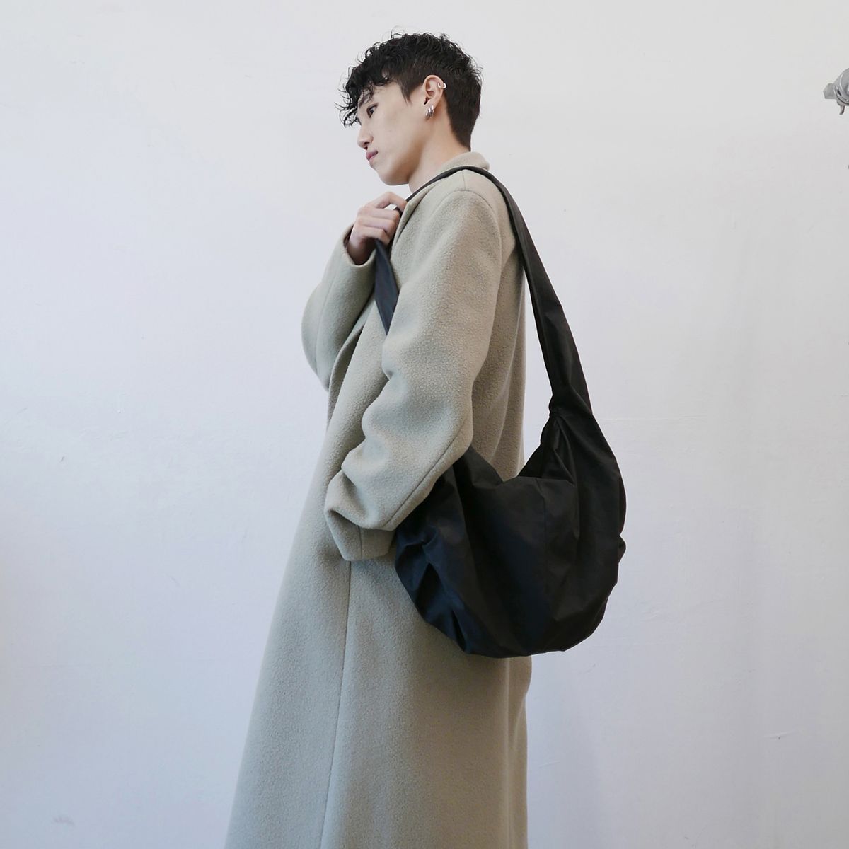 Graphite Cross Bag - 감도 깊은 취향 셀렉트샵 29CM