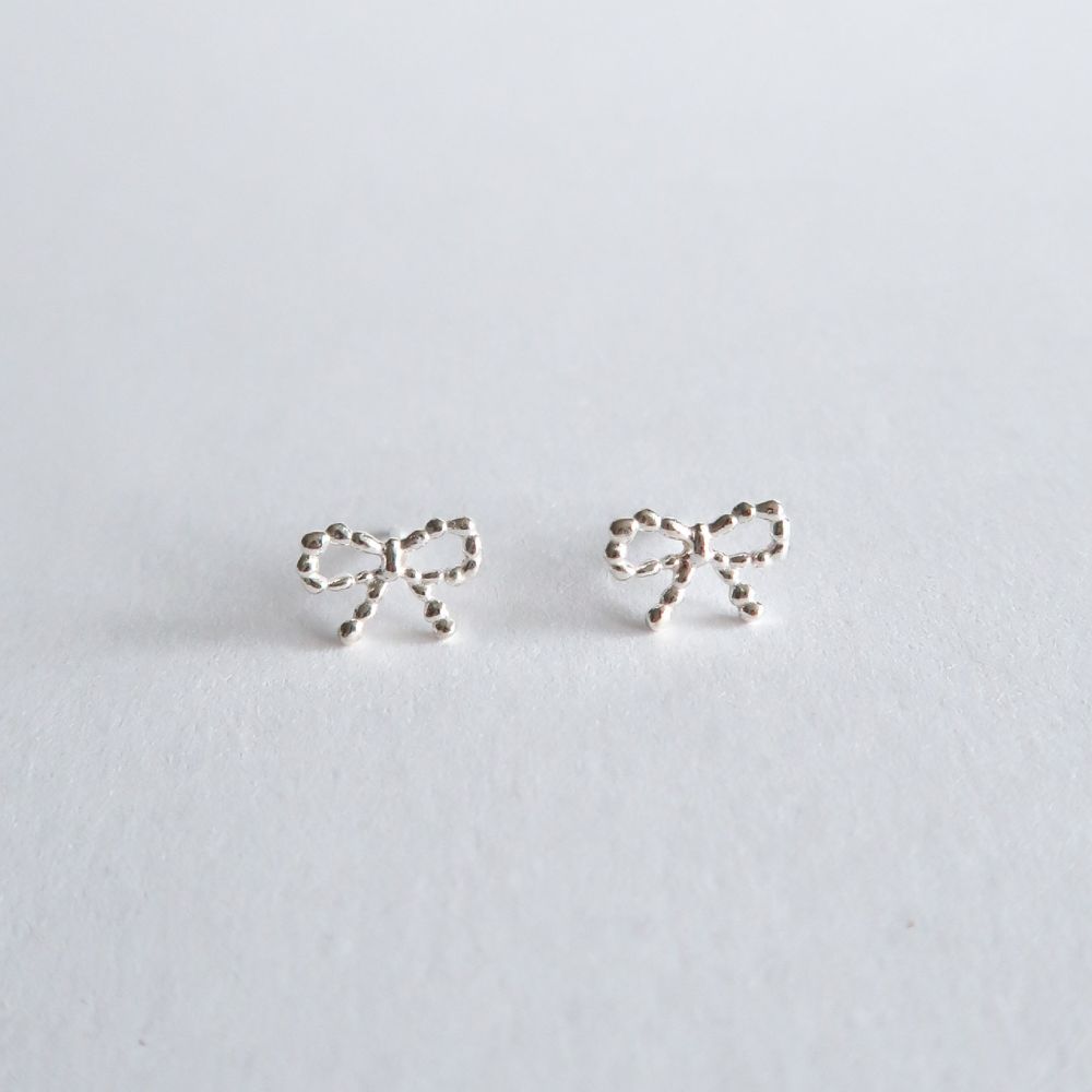 silver 925 Mini ribbon earring - 감도 깊은 취향 셀렉트샵 29CM