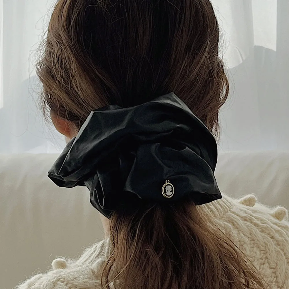oar Vintage Leather drop Cameo Wide Scrunchie [Black] - 감도 깊은 취향 셀렉트샵 29CM