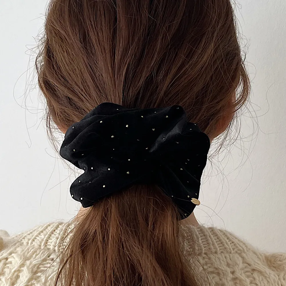 Gold Dot Velvet Volume Scrunchie [Black] - 감도 깊은 취향 셀렉트샵 29CM