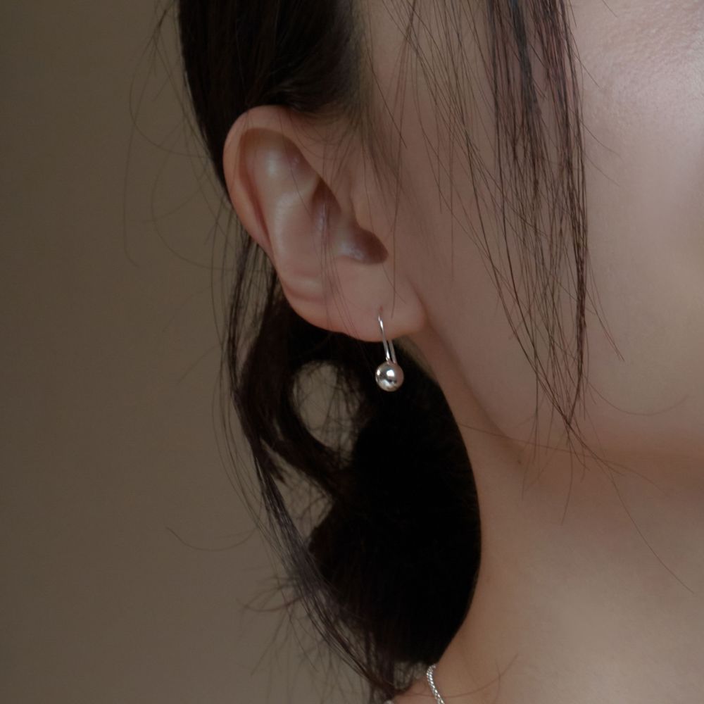 Dewdrop Hook Earring - 감도 깊은 취향 셀렉트샵 29CM