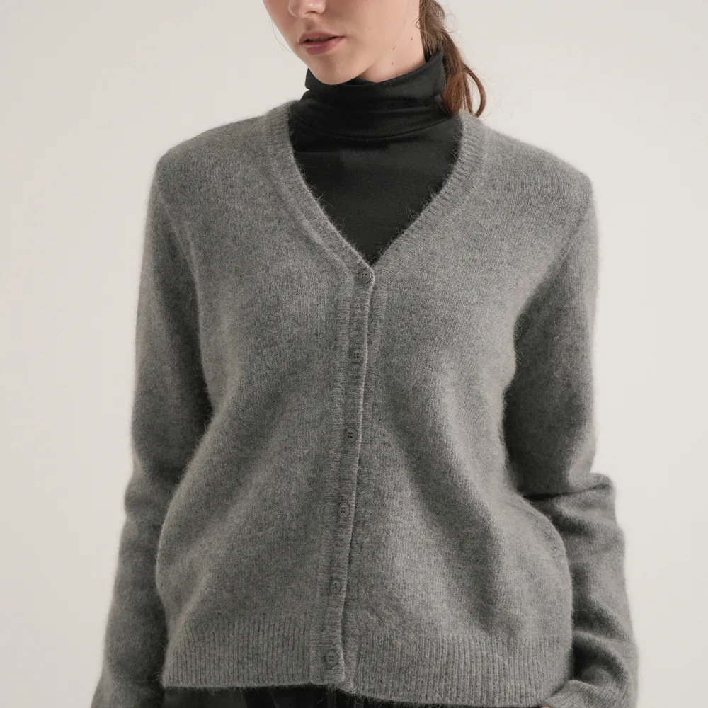 Raccoon Basic V-neck Knit Cardigan (Gray) - 감도 깊은 취향 셀렉트샵 29CM