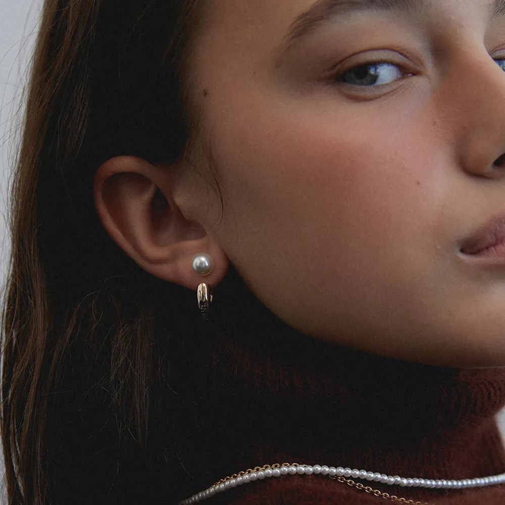 curve pearl earring - 감도 깊은 취향 셀렉트샵 29CM