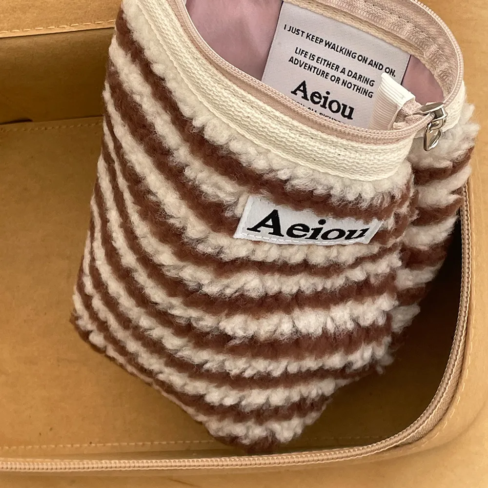 Aeiou Basic Pouch (M size) Fur Tabby Choco - 감도 깊은 취향 셀렉트샵 29CM