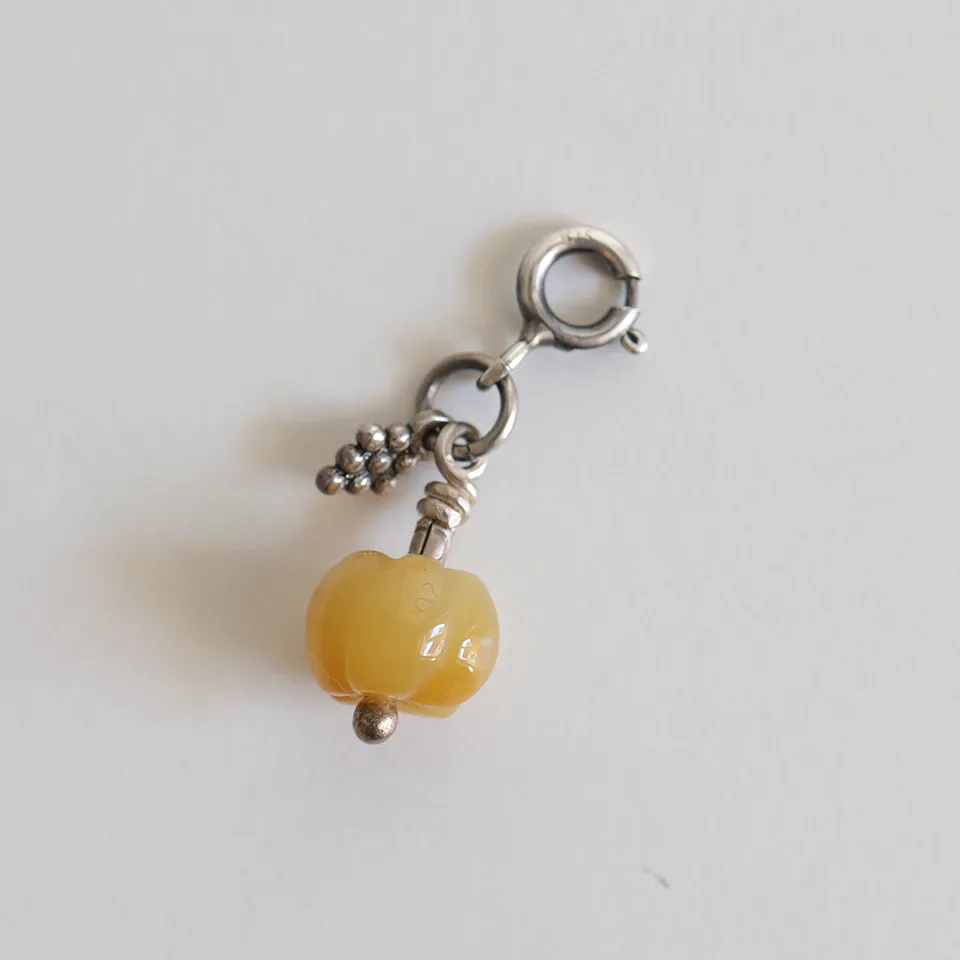 Yellow Jade Pumpkin Pendant - 감도 깊은 취향 셀렉트샵 29CM