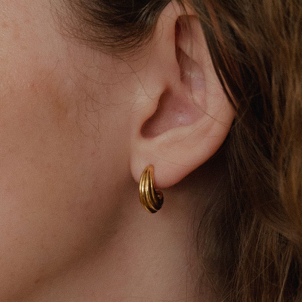 Bold Line Earring (2color) - 감도 깊은 취향 셀렉트샵 29CM