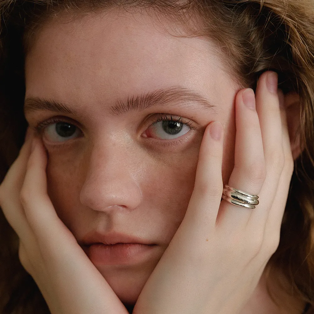 Round Hoop Ring (2color) - 감도 깊은 취향 셀렉트샵 29CM