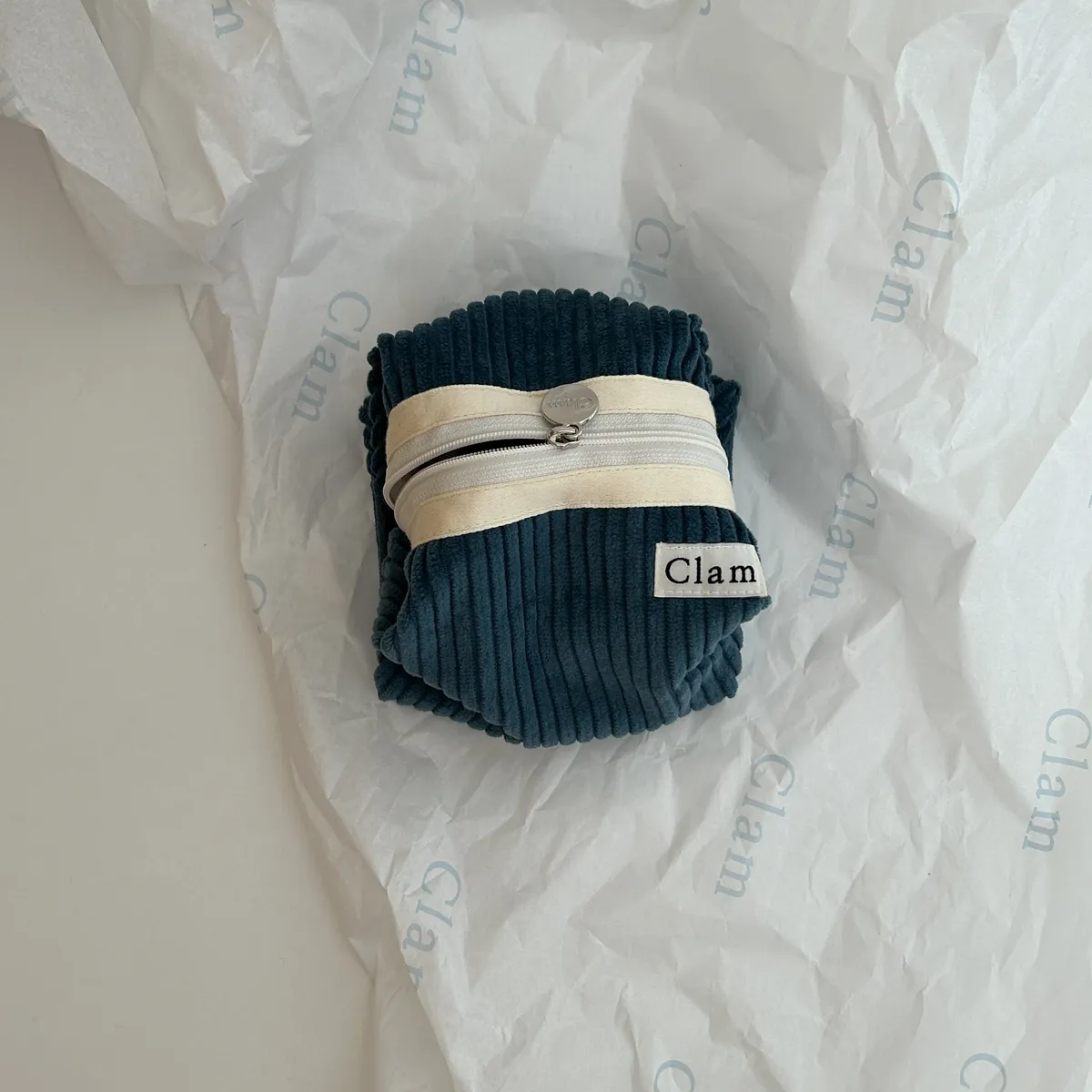 Clam round pouch _ Corduroy ocean blue - 감도 깊은 취향 셀렉트샵 29CM