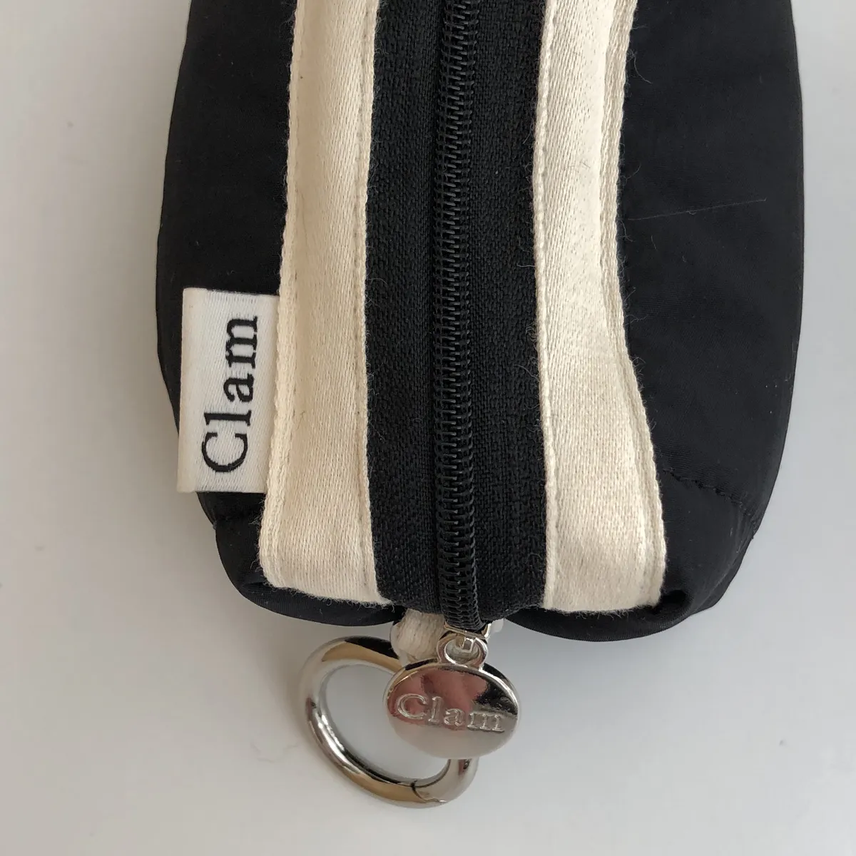 Clam Mini key ring round pouch _ Quilting black - 감도 깊은 취향 셀렉트샵 29CM