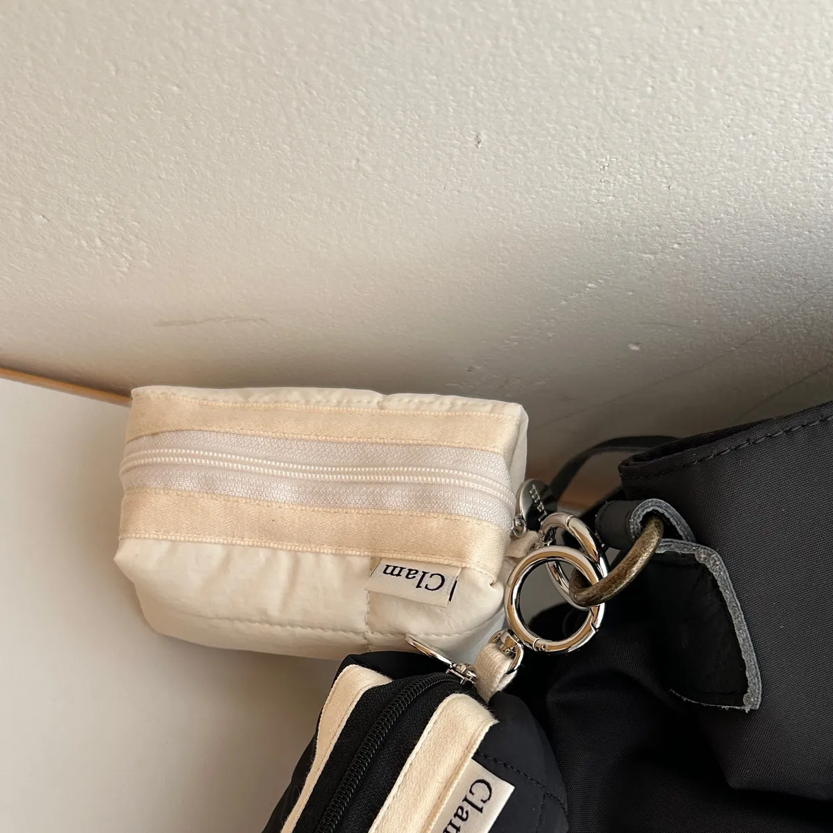 Clam Mini key ring round pouch _ Quilting cream - 감도 깊은 취향 셀렉트샵 29CM