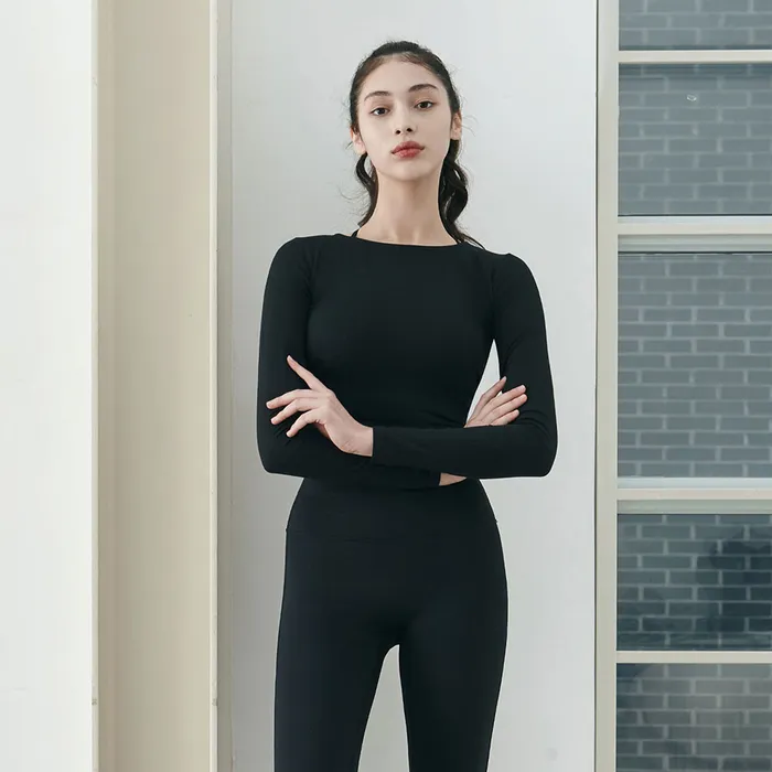 백 컷아웃 롱슬리브 DEVI-T0102-블랙 - 감도 깊은 취향 셀렉트샵 29CM