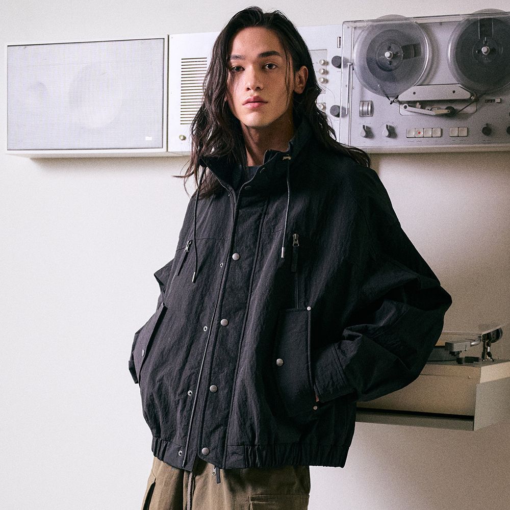 DRAWSTRING HIGH-NECK WINDBREAKER BK - 감도 깊은 취향 셀렉트샵 29CM