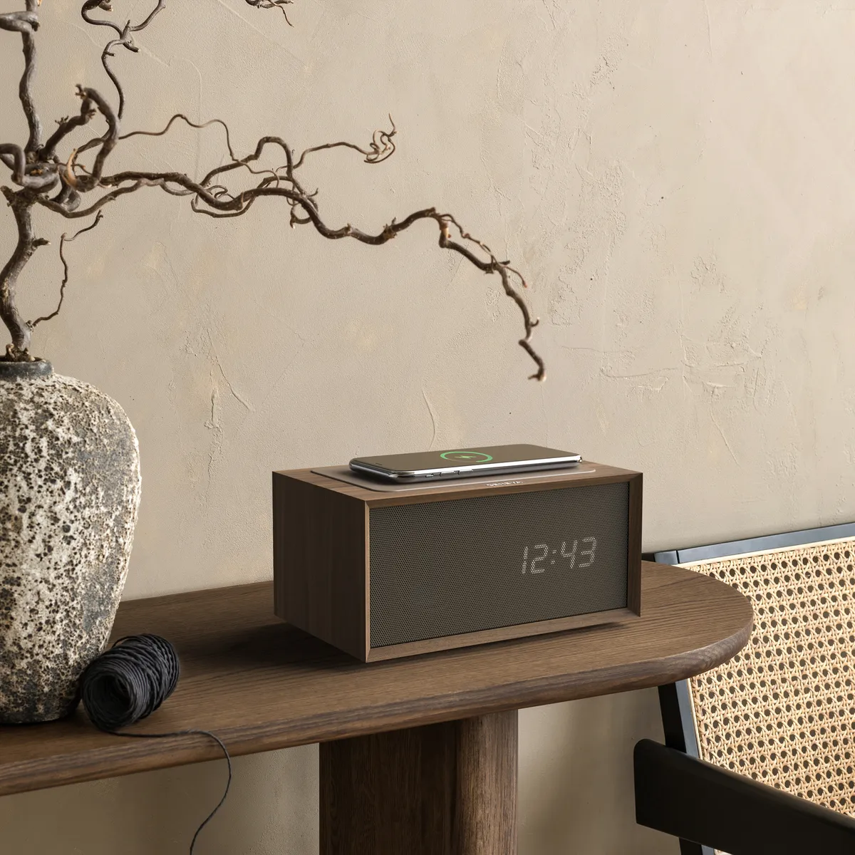 제네바 프리미엄 테이블 오디오 TIME DIGITAL WALNUT - 감도 깊은 취향 셀렉트샵 29CM