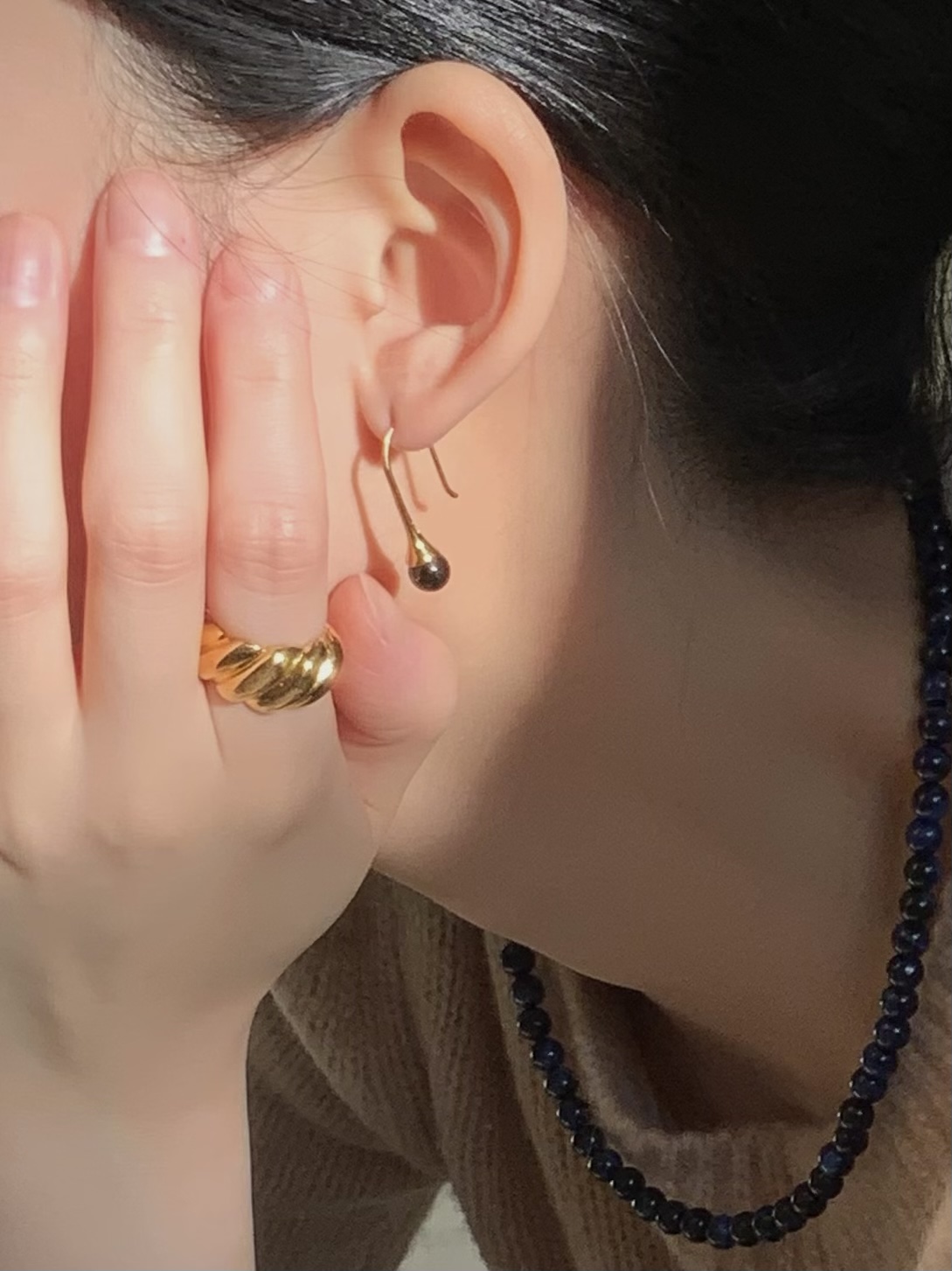 Onyx Hook earrings - 감도 깊은 취향 셀렉트샵 29CM
