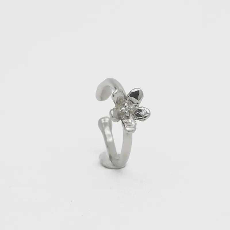 Flower hoop earcuff_ E19[Silver] - 감도 깊은 취향 셀렉트샵 29CM
