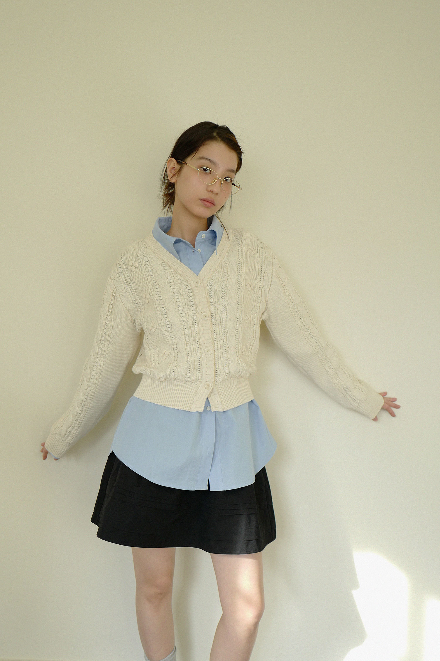 moui Bloom V neck cardigan (IVORY) - 감도 깊은 취향 셀렉트샵 29CM