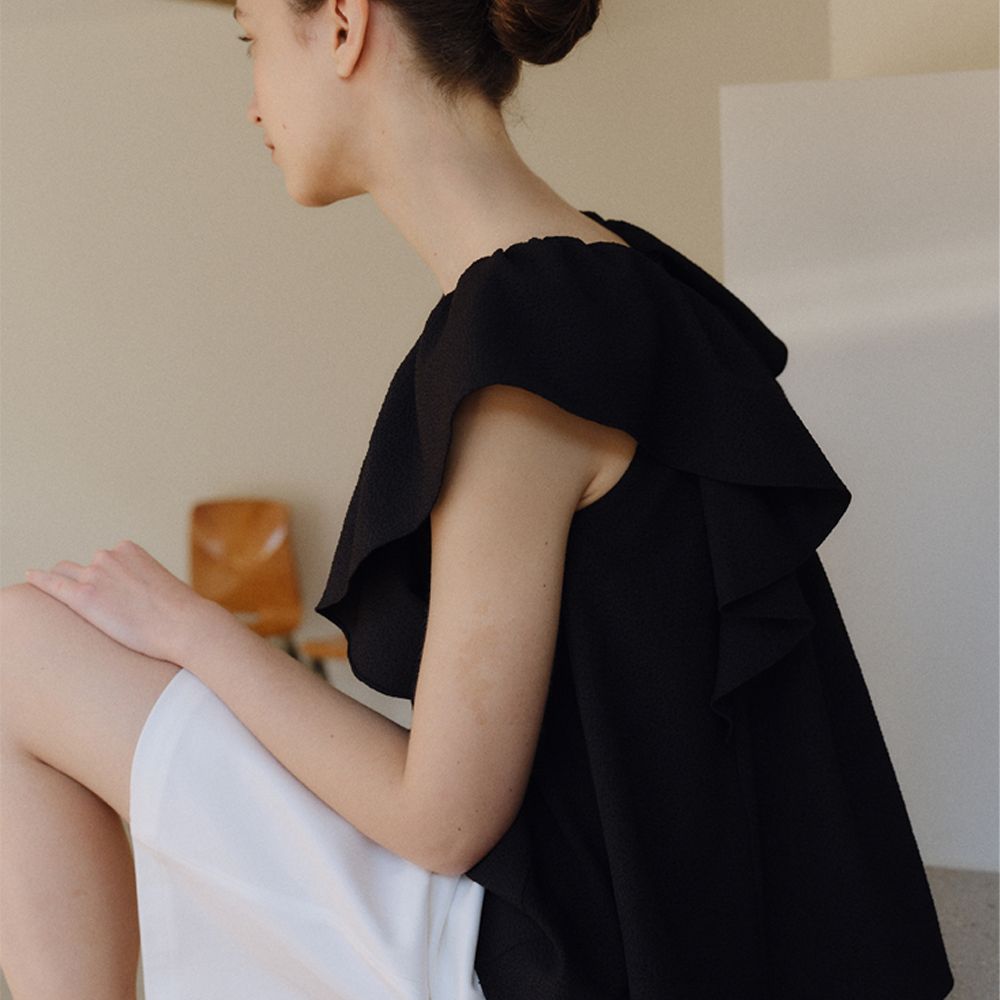 SS24 Smocking Blouse Black - 감도 깊은 취향 셀렉트샵 29CM