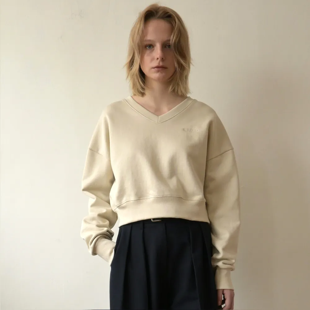 Katrina V-neck Sweatshirt [Begie] - 감도 깊은 취향 셀렉트샵 29CM